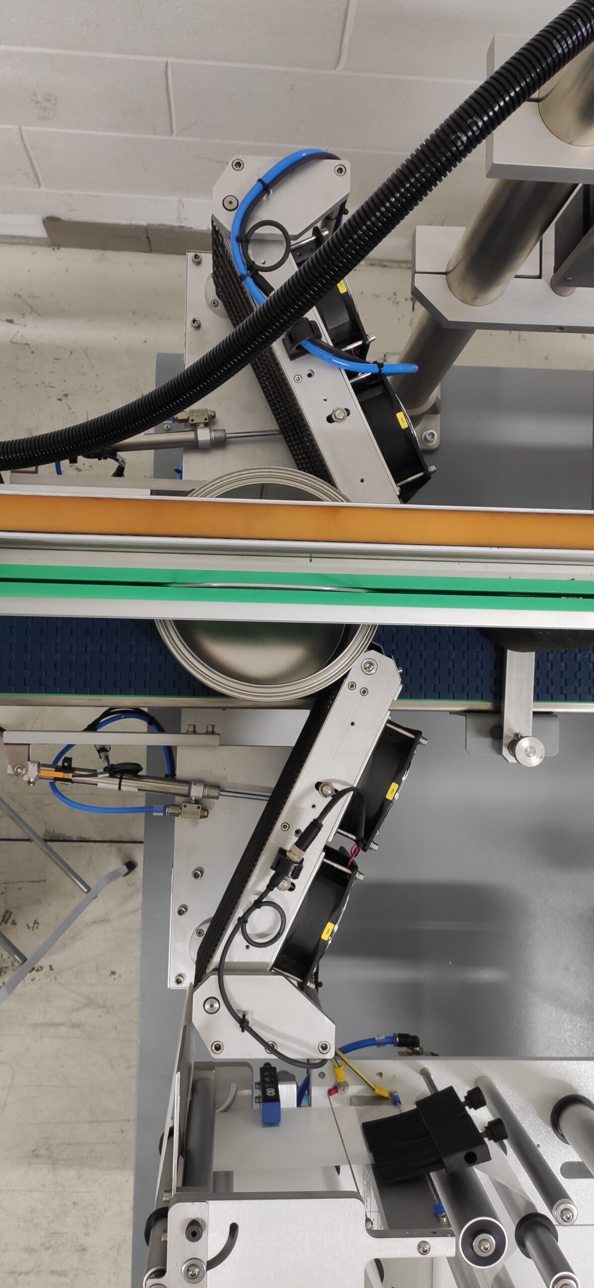 Case history - Transparent labelling with body application on tin plate - Label Engineering